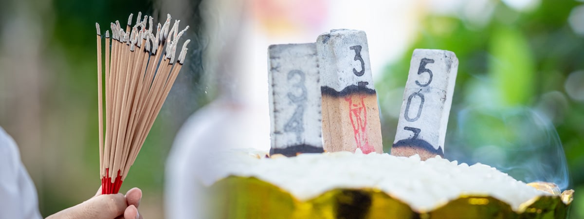 วิธีจุดธูปขอเลข รับรองว่าแม่น ได้เลขตรง 100% - MUAY 168